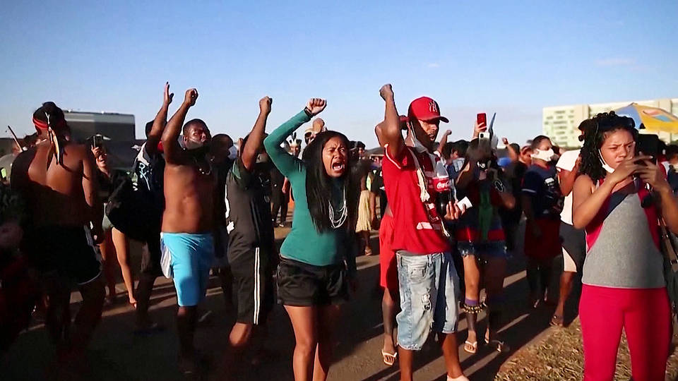 Indigenous Groups Protest Against Bolsonaro in Brasilia - Havana Times