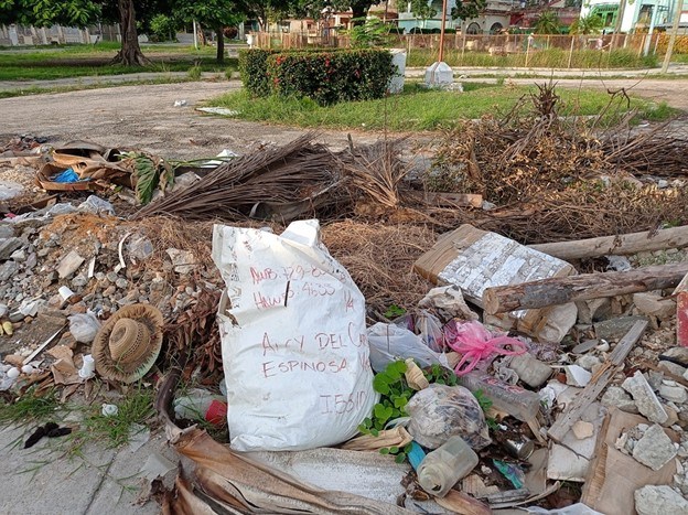Havana Residents Demand Solutions to the Garbage Crisis - Havana Times
