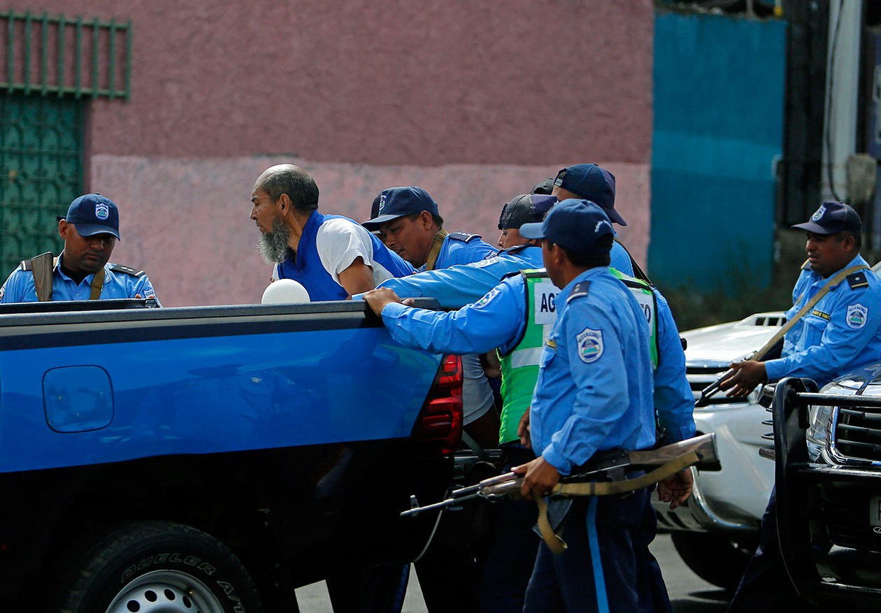 Alex Vanegas Restores Monument to Ruben Dario in Los Angeles - Havana Times
