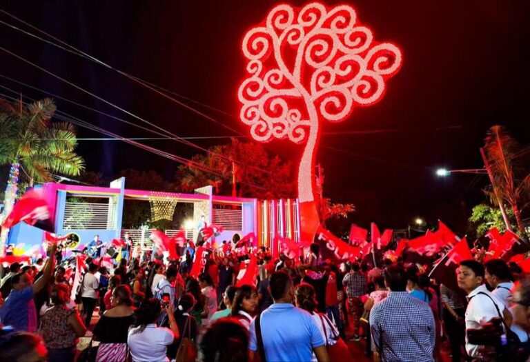 Murillo Fills Nicaragua with Metal Trees, Symbol of Her Rule - Havana Times